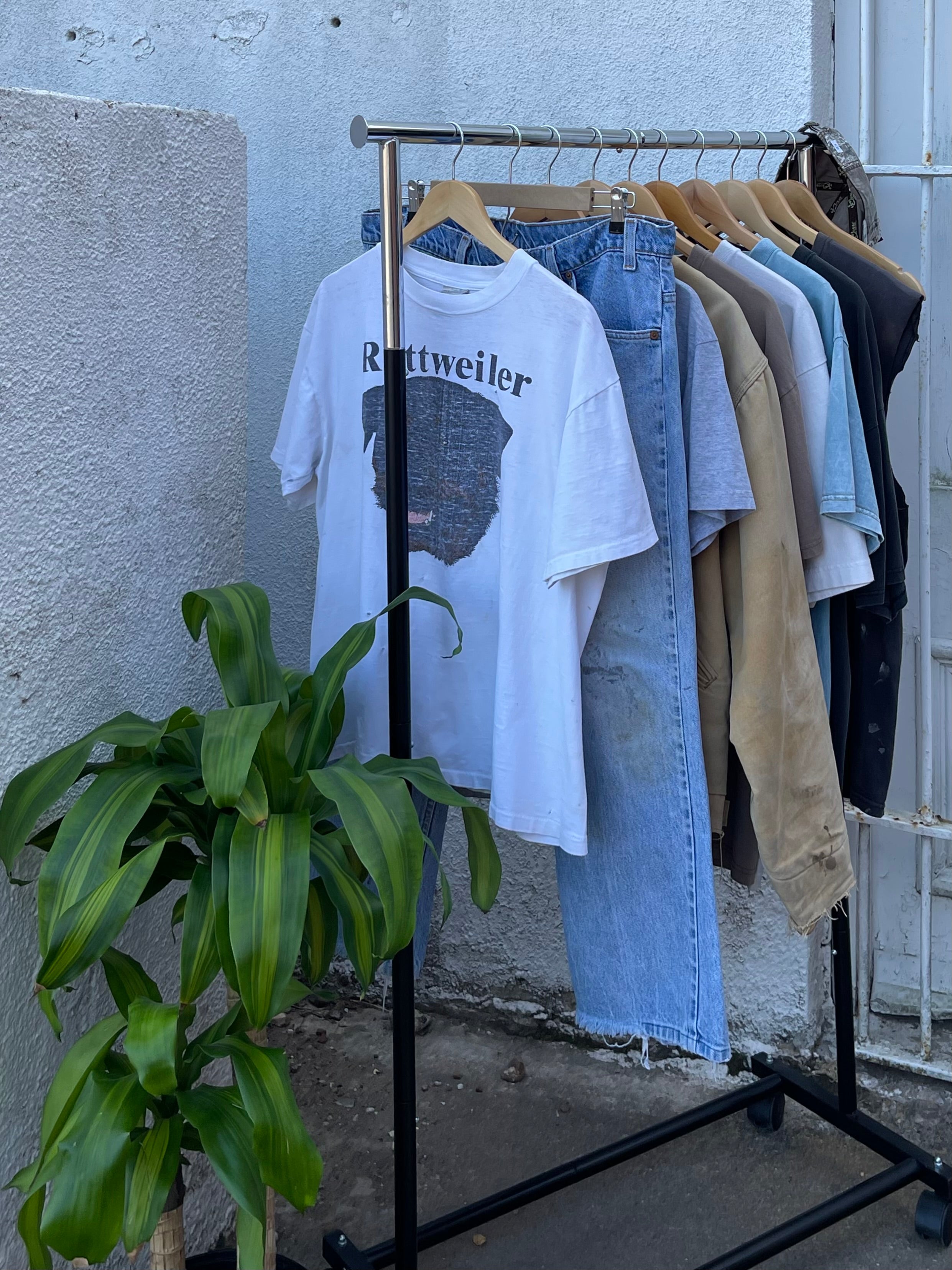 The Online Vintage & Alternative Thrift Store – Iconic Consignment